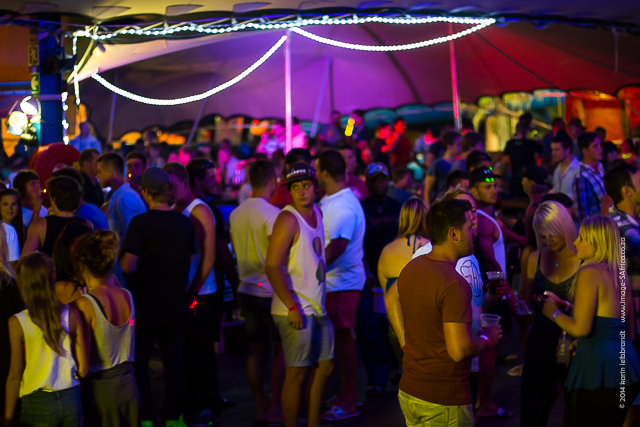 Home | Jolly Dolphin